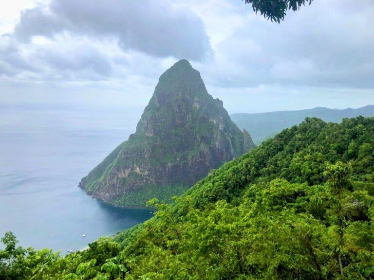 Caribbean Island Chains: A Guide to the Leewards, the Windwards ...